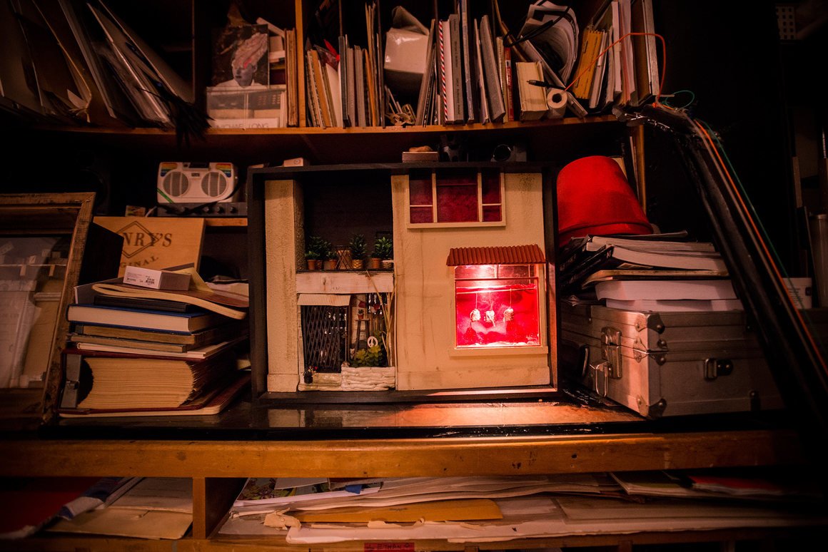 На стыке алкоголизма и искусства — художник из США делает диорамы своих ...