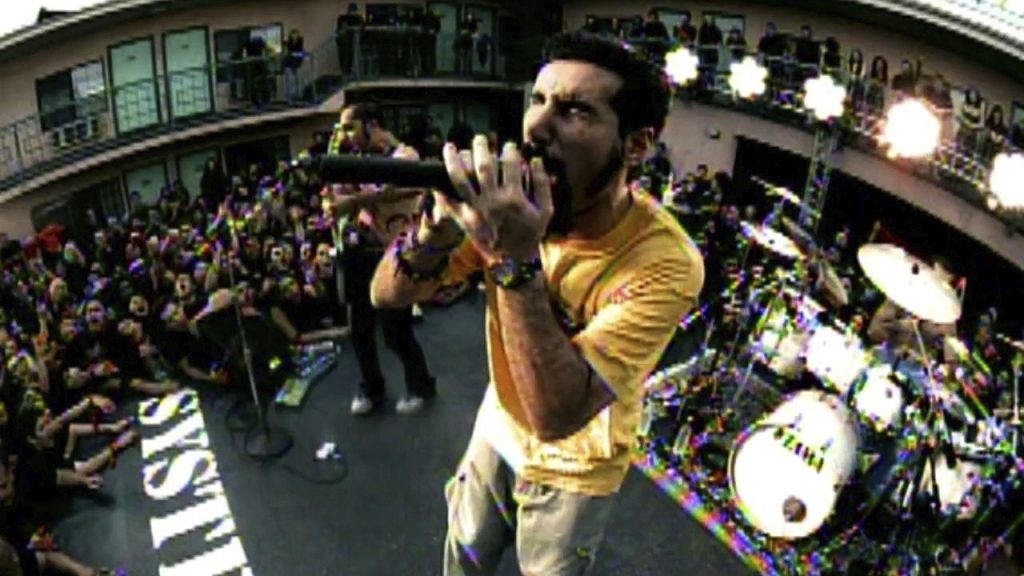 Как 20 лет назад SOAD представили Toxicity и спровоцировали погром