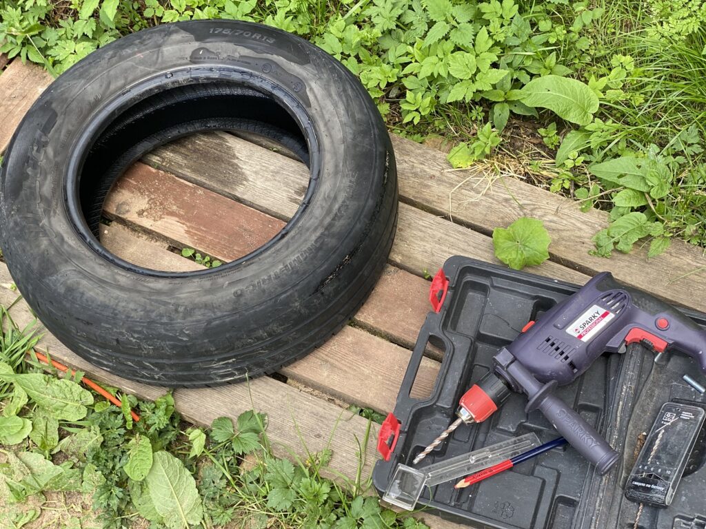 Классика: как сделать боксерский снаряд из покрышек